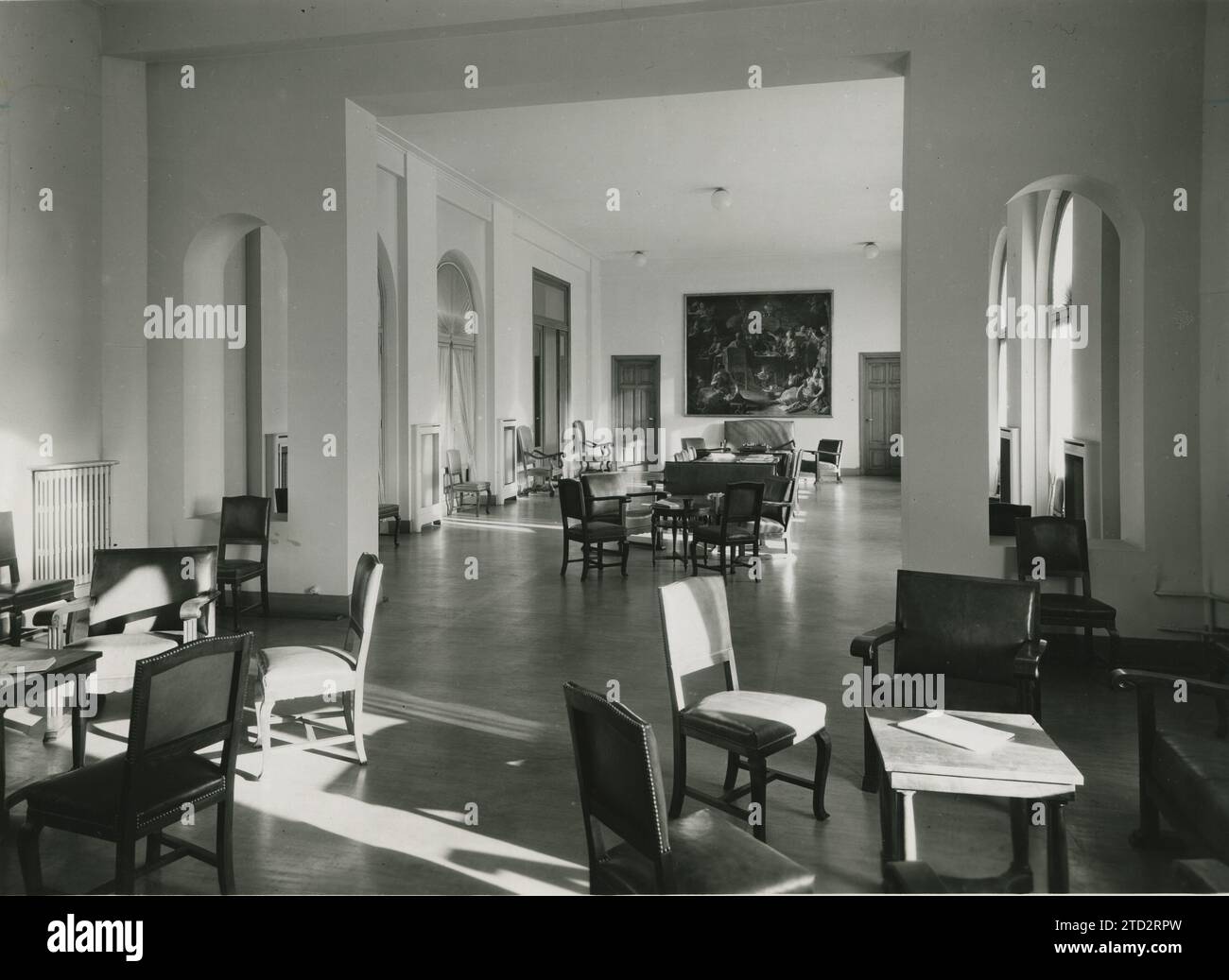 04/08/1935. Conference room of the College of Spain. In the background ...