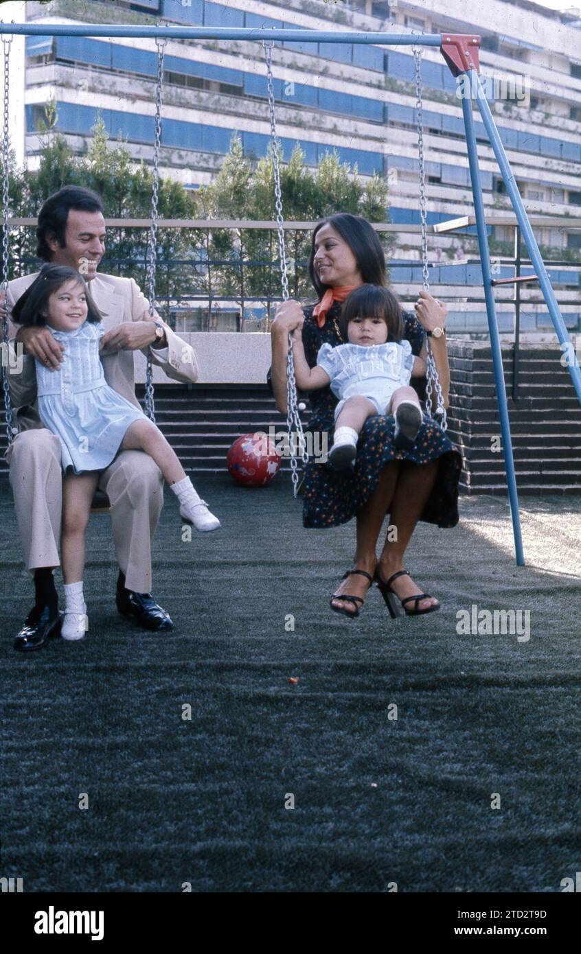 06/30/1975. Julio Iglesias with Isabel Preysler and their children ...