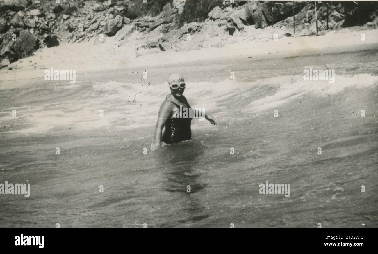 Zainal Beach, coast of Africa, 09/14/1957. , Montserrat Tresserras ...