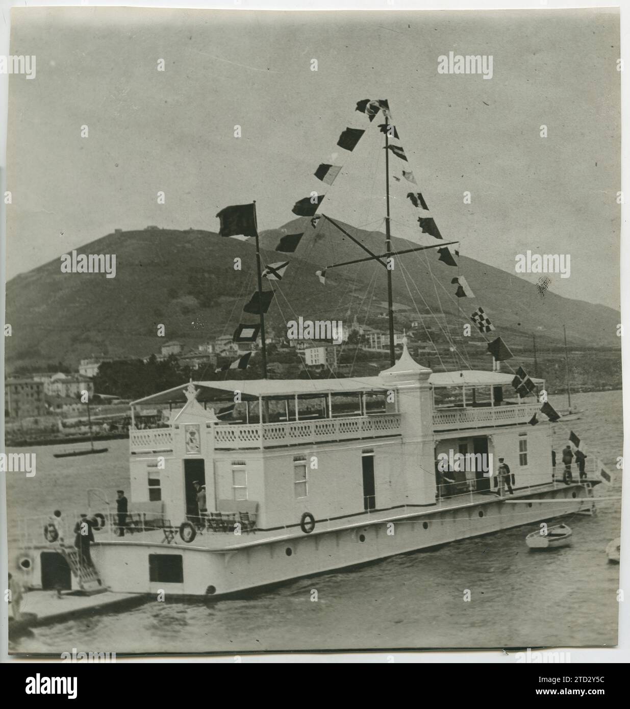 Bilbao, August 1908. The pontoon of the Real Sporting Club, the company ...