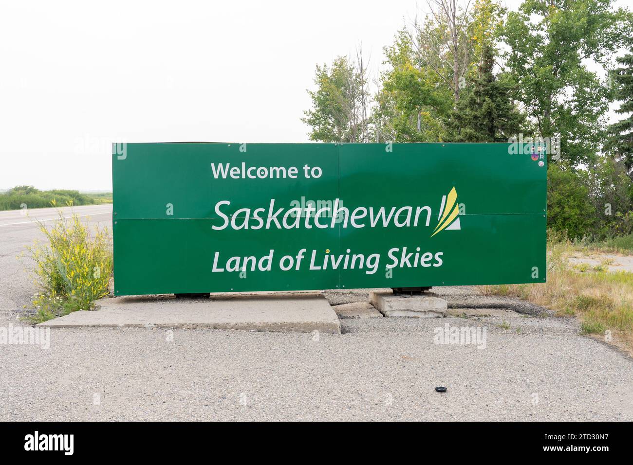 Saskatchewan welcome sign is seen in Saskatchewan, Canada Stock Photo ...