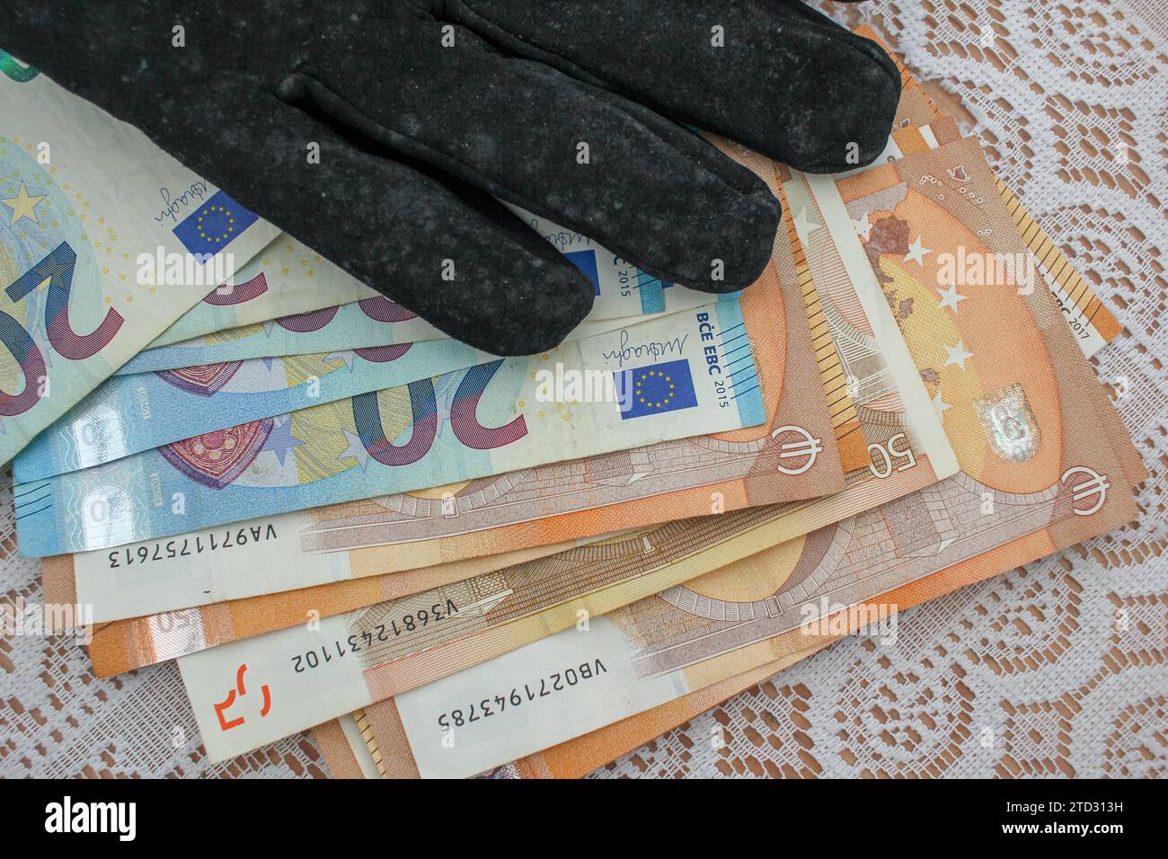 Money transaction handling hi-res stock photography and images - Alamy