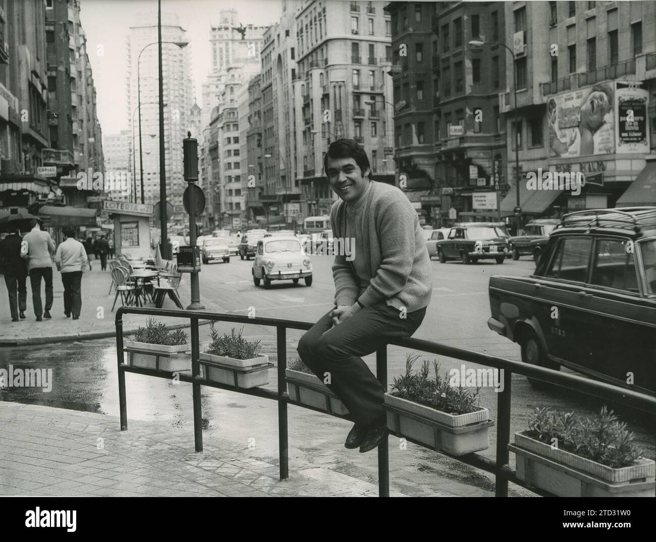 Madrid, 05/15/1972. Portrait of the singer Alberto Cortez on Gran Vía ...