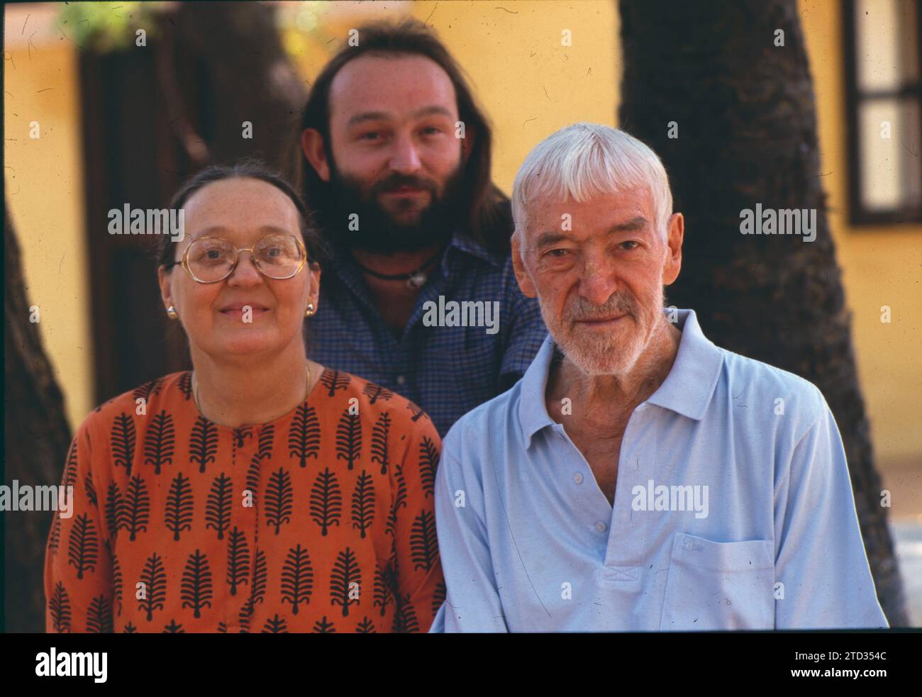 India, March 1999. Vicente Ferrer with his wife, Anna, and his son Moncho. Credit: Album ...