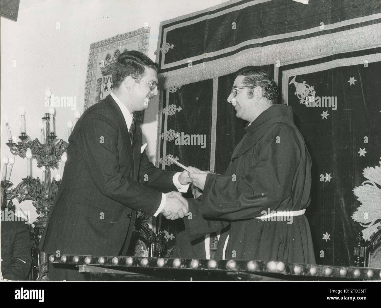Guadalupe (Cáceres), 10/12/1973. José Miguel Santiago Castelo receives ...