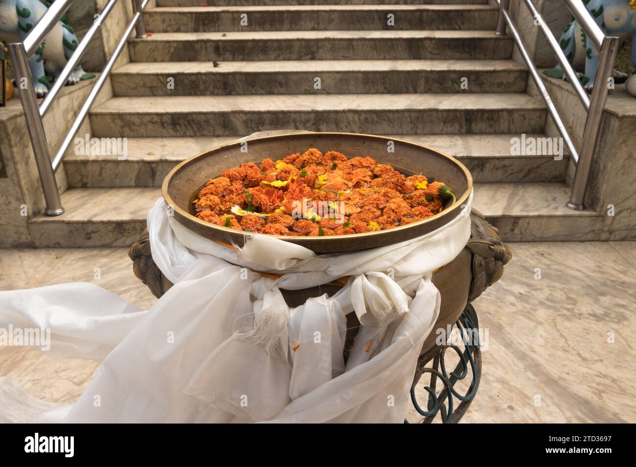Lotus throne, just below the Golden Statues in Buddha Park ...