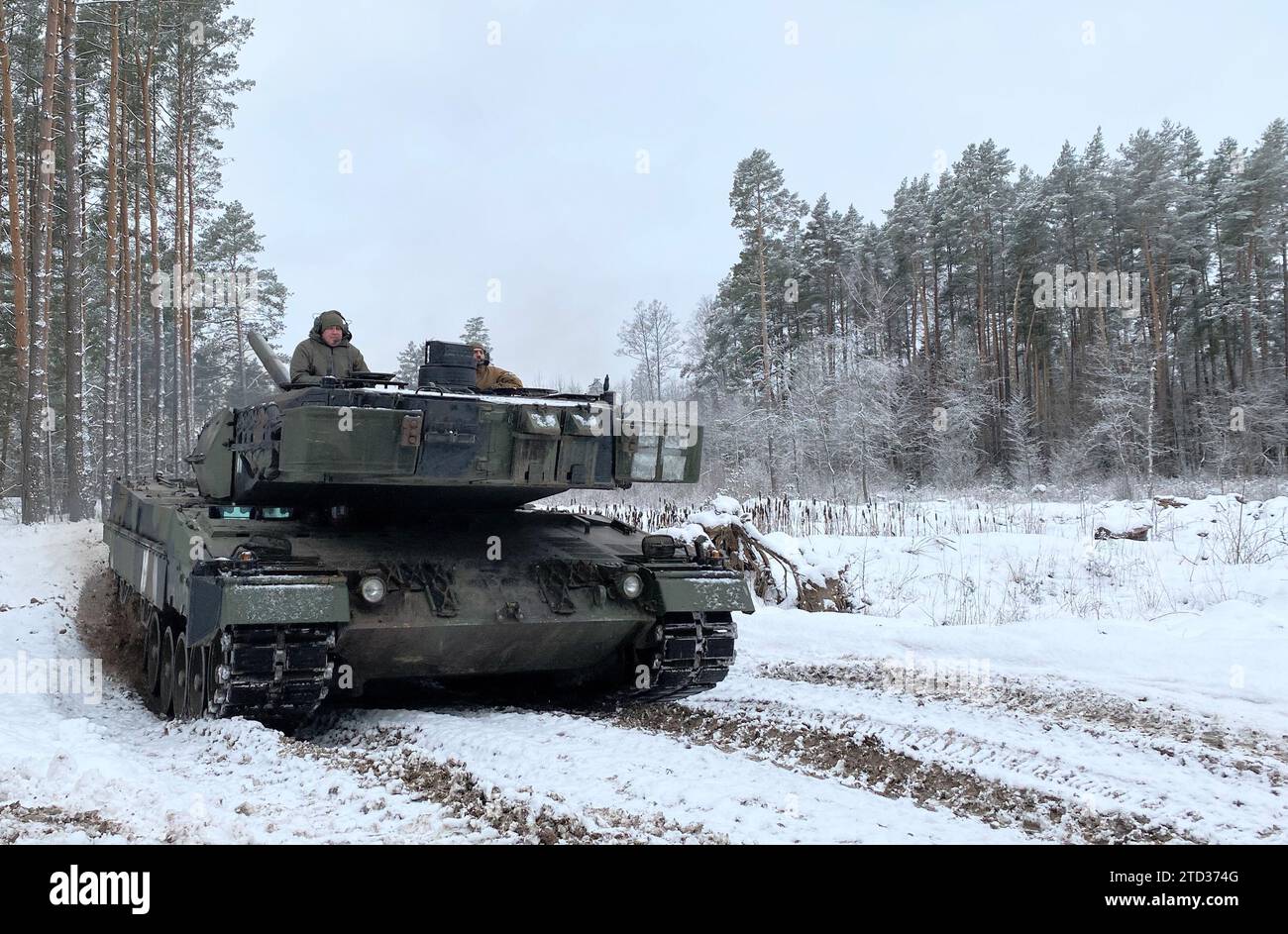 15 December 2023, Lithuania, Rukla: Arvydas Anusauskas (l), Minister of ...