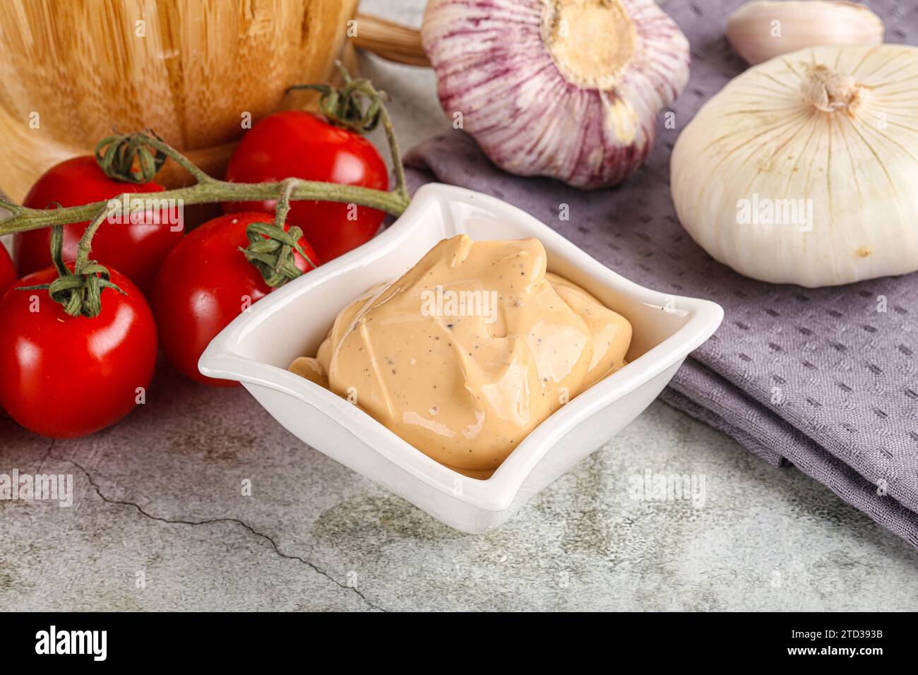 Bowl of Yellow cream grill sauce for burger Stock Photo - Alamy