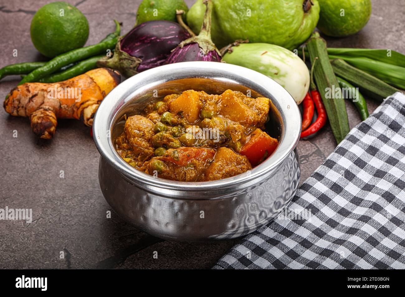Indian traditional cuisine Aloo mutter - potato with green peas Stock ...