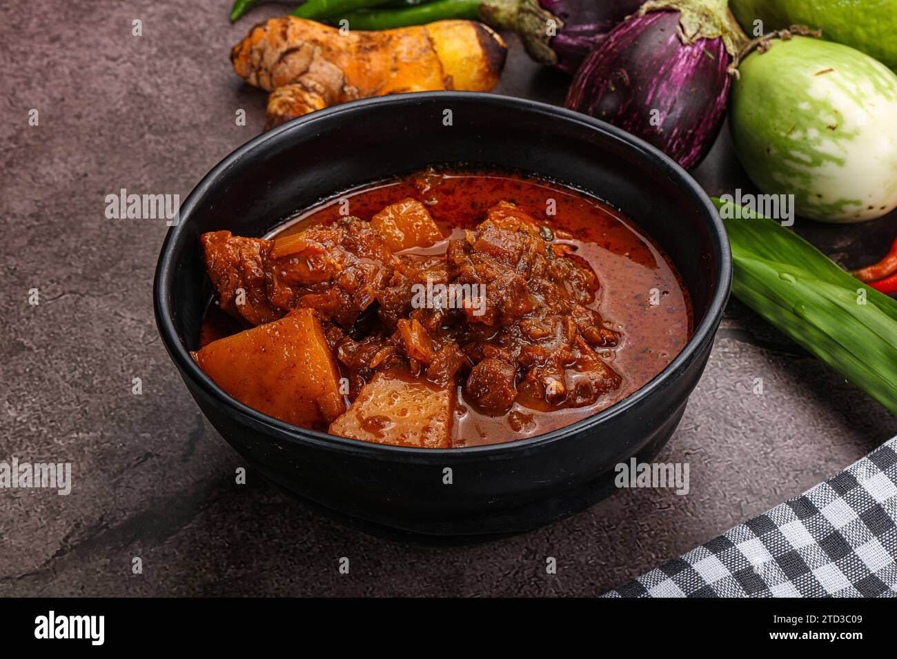 Indian traditional cuisine - spicy chicken vindaloo Stock Photo - Alamy