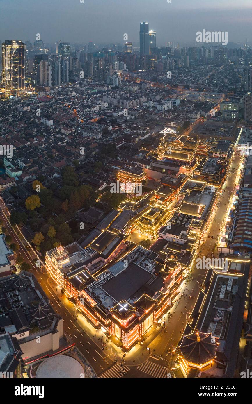 Aerial view of Yu Garden in Shanghai at night Stock Photo - Alamy