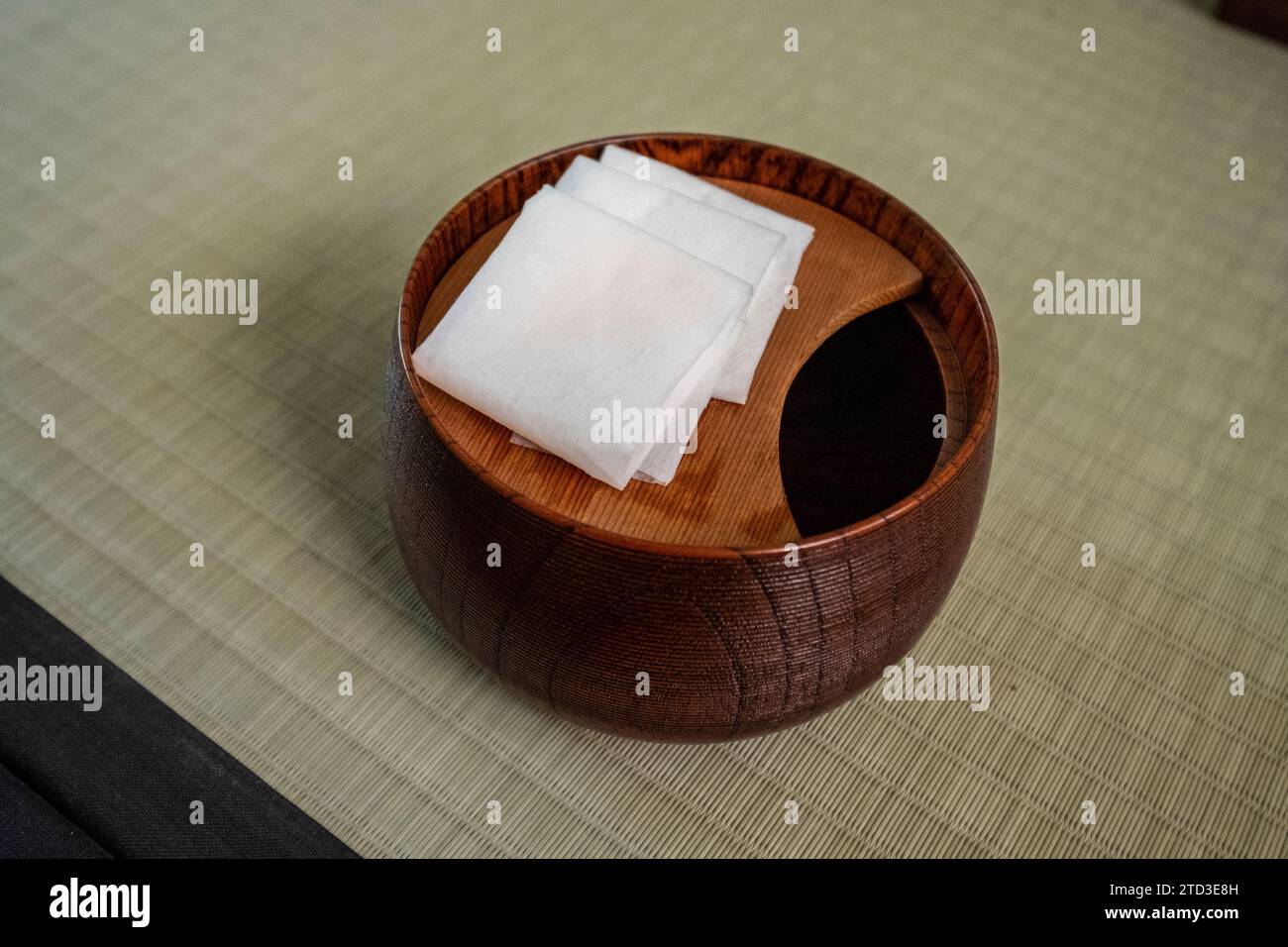 Japanese tea ceremony tradition hi-res stock photography and images - Alamy