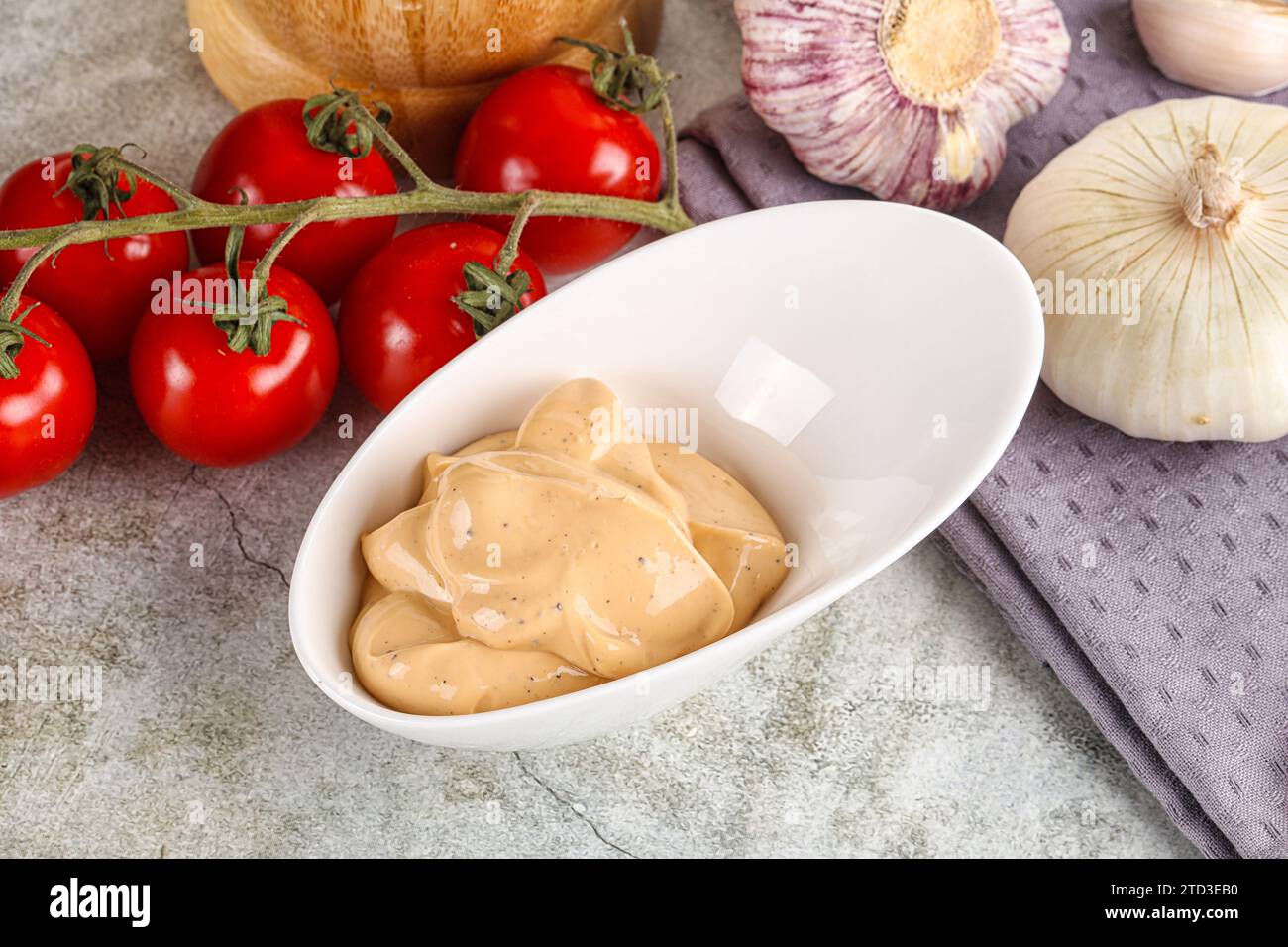Bowl of Yellow cream grill sauce for burger Stock Photo - Alamy