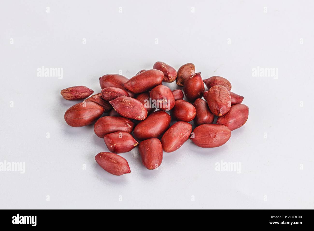 Raw ripe peanut heap for roast Stock Photo - Alamy