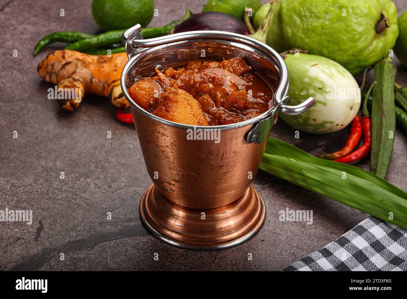 Indian traditional cuisine - spicy chicken vindaloo Stock Photo - Alamy
