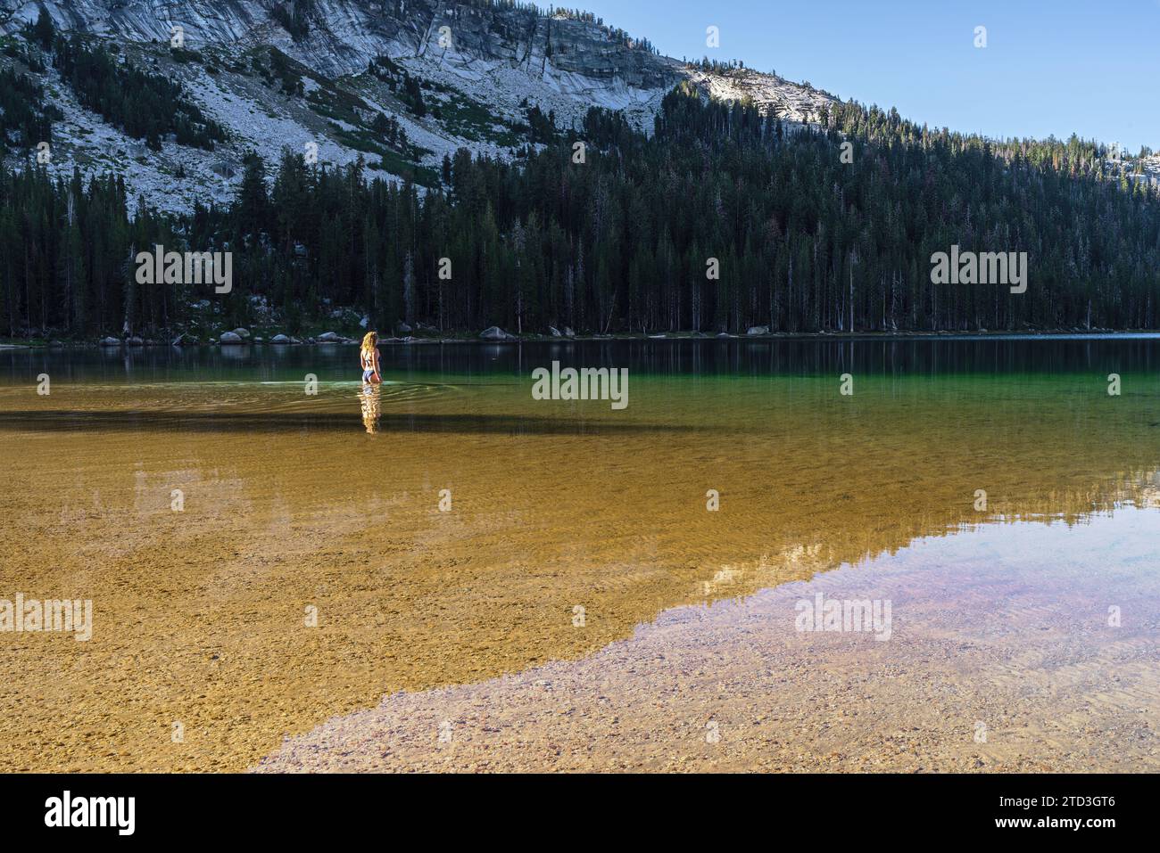 Idyllic landscape shown at Tenaya Lake in Yosemite National Park ...