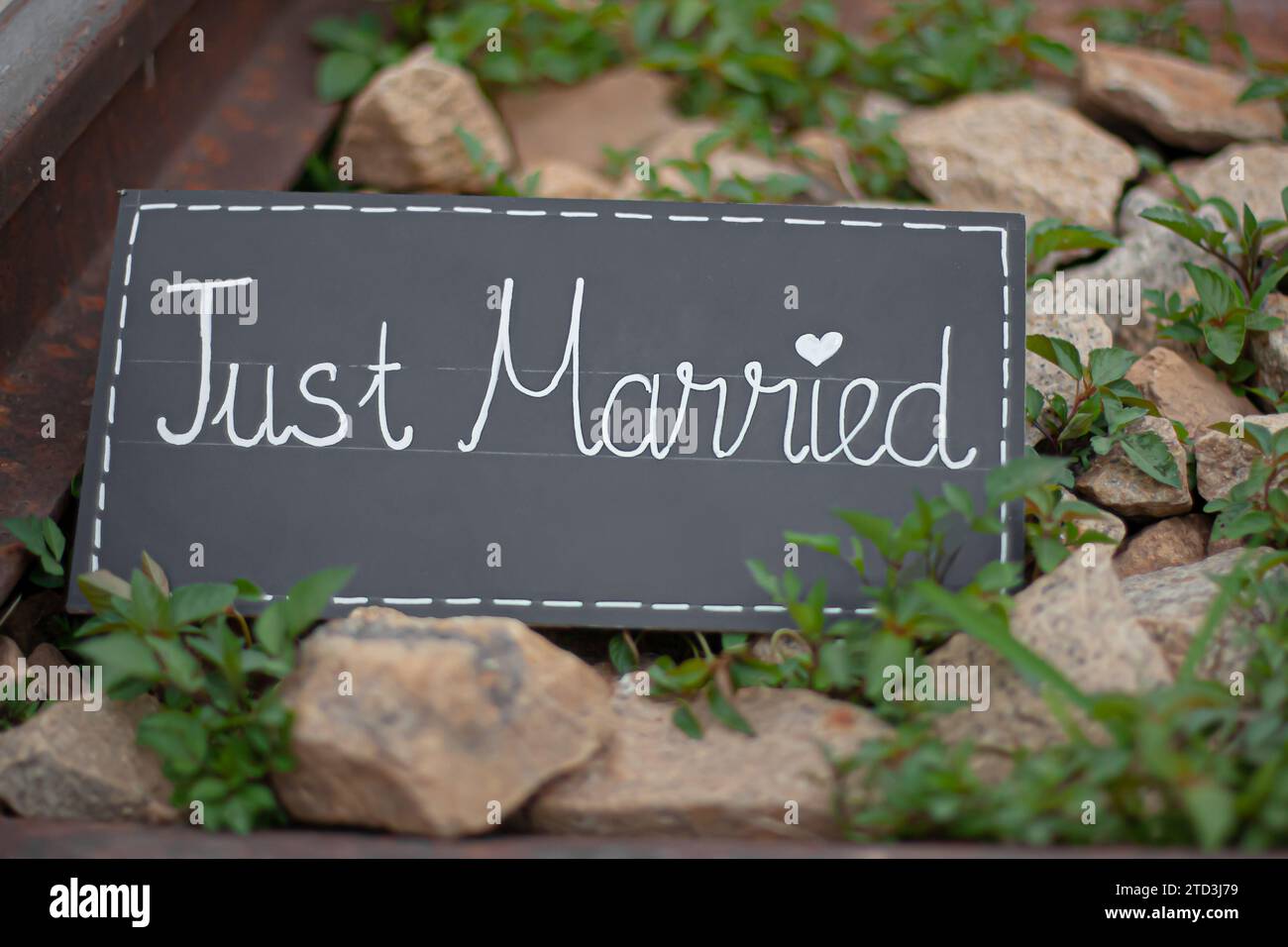 Couple just married sign hi-res stock photography and images - Alamy
