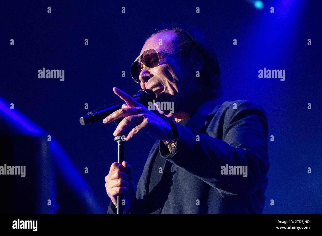 Italian singer Music Concert - Venditti De Gregori - Gran Finale ...