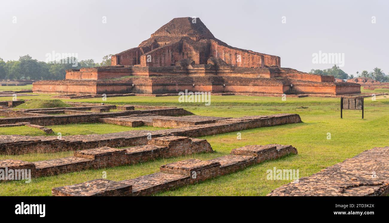 Landscape view ancient Somapura Mahavihara aka Paharpur buddhist ...