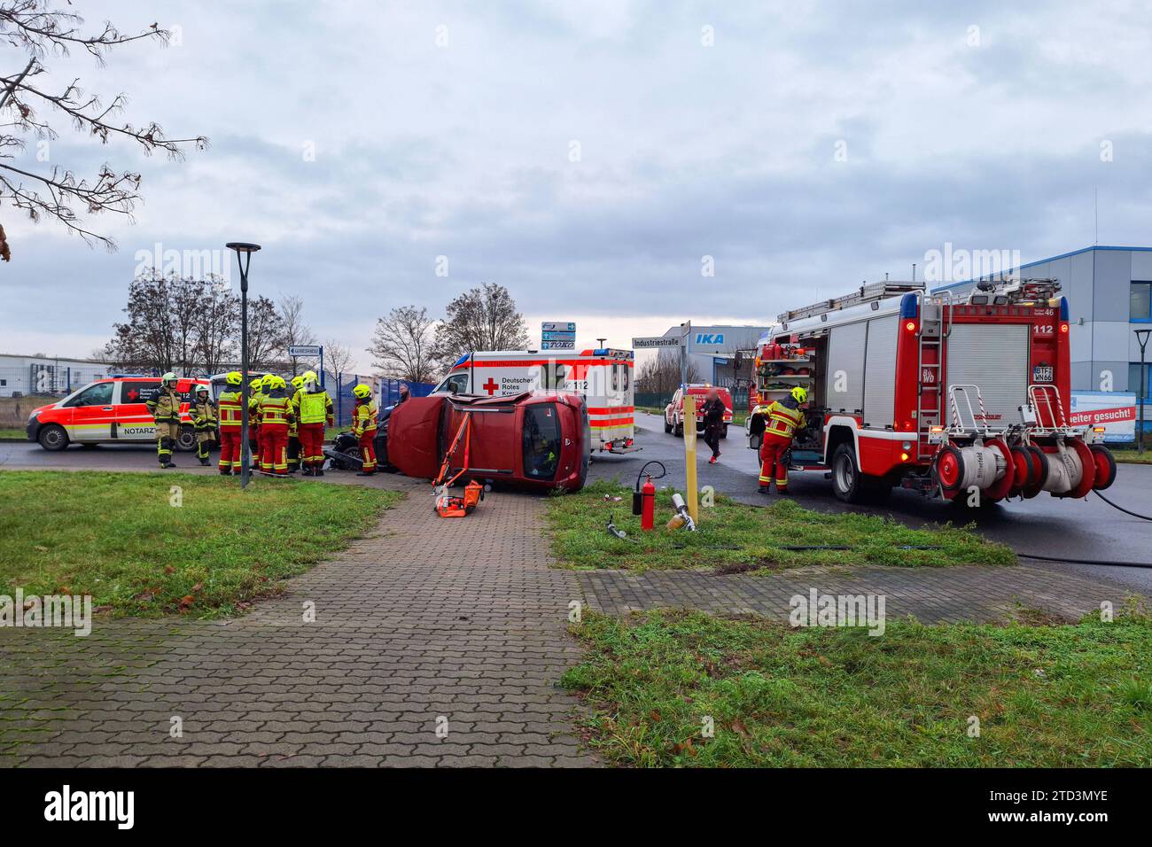 Unfall mit rettungsdienst hi-res stock photography and images - Alamy
