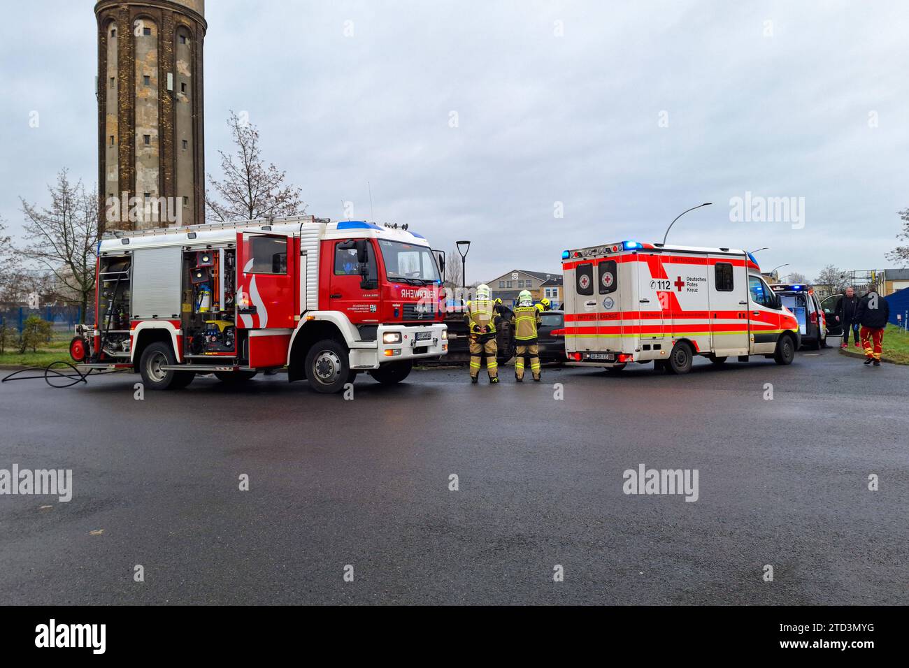 Unfall mit rettungsdienst hi-res stock photography and images - Alamy