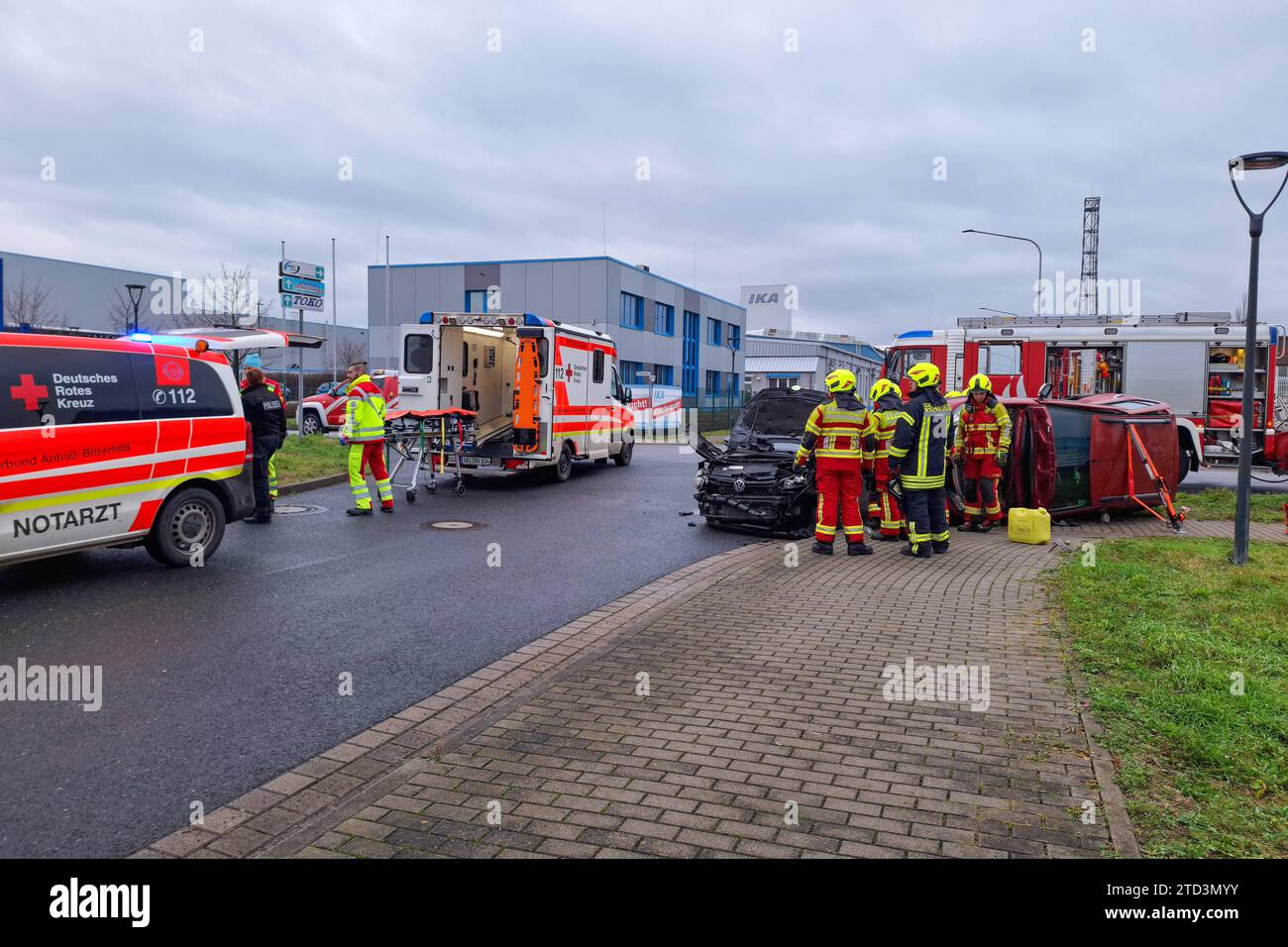 Unfall mit rettungsdienst hi-res stock photography and images - Alamy