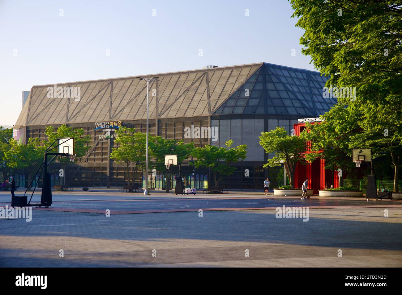 Woori financial art hall hi-res stock photography and images - Alamy