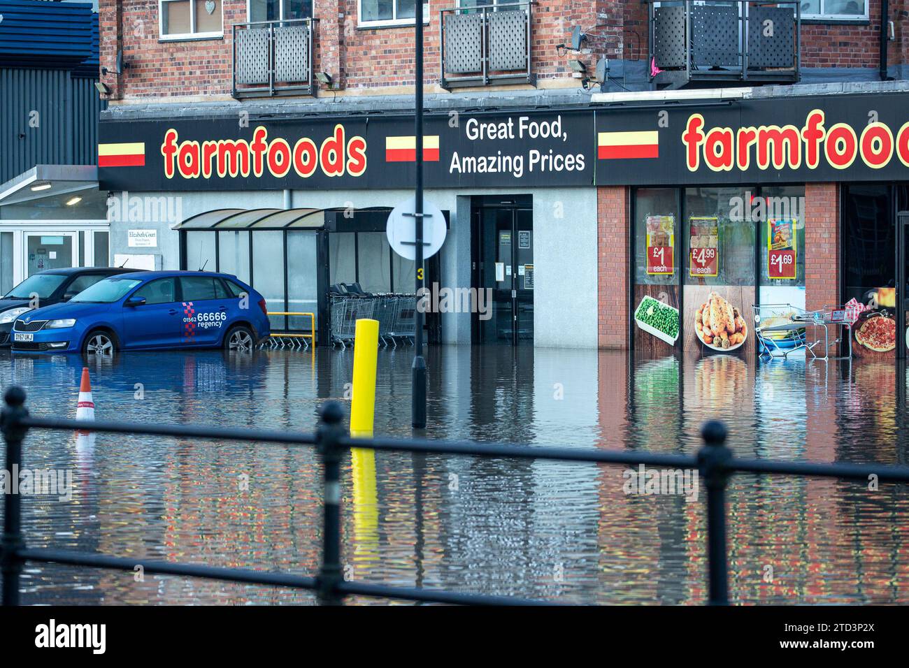 Kidderminster, UK. 16th December, 2023. Major flood as burst water main ...