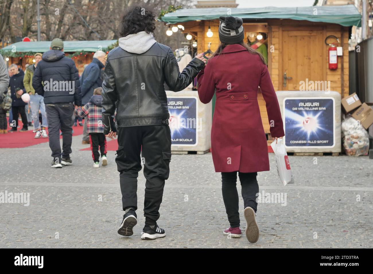 Shopping rush in the streets of the center in the last weekend before ...