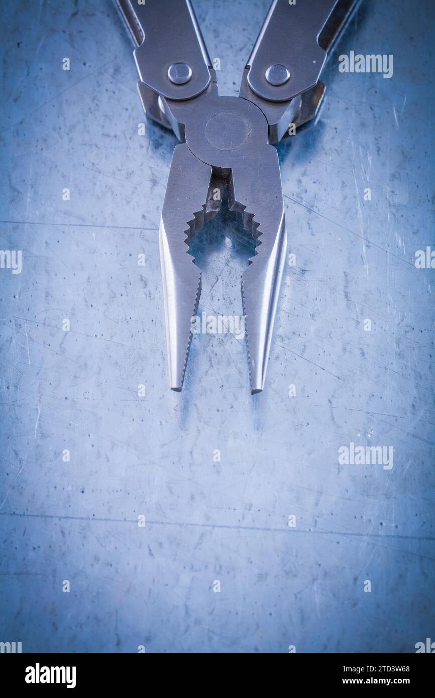 Metal tongs hi-res stock photography and images - Alamy