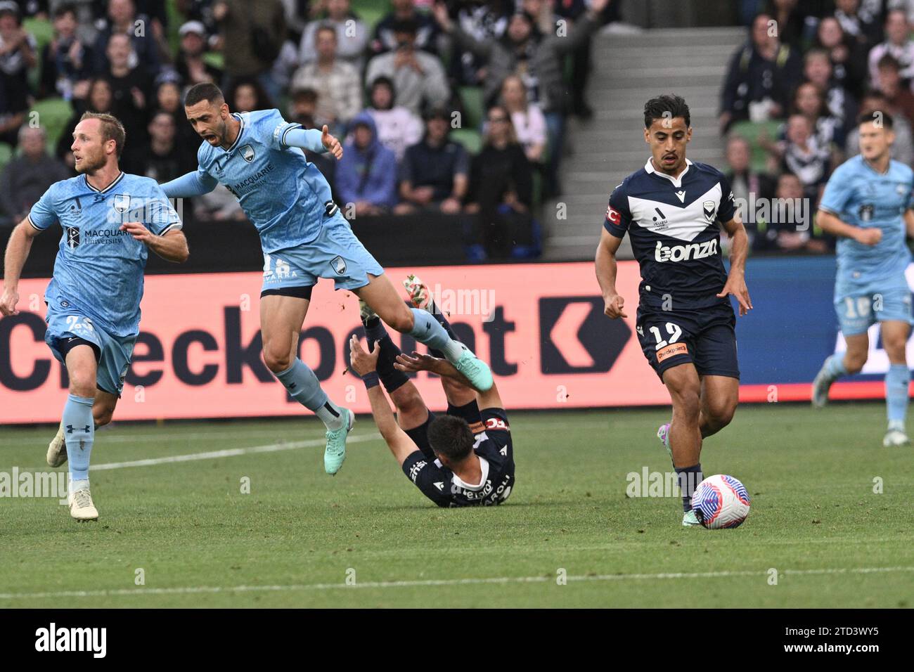 MELBOURNE, AUSTRALIA 16th December 2023. Sydney FC midfielder Matthew ...