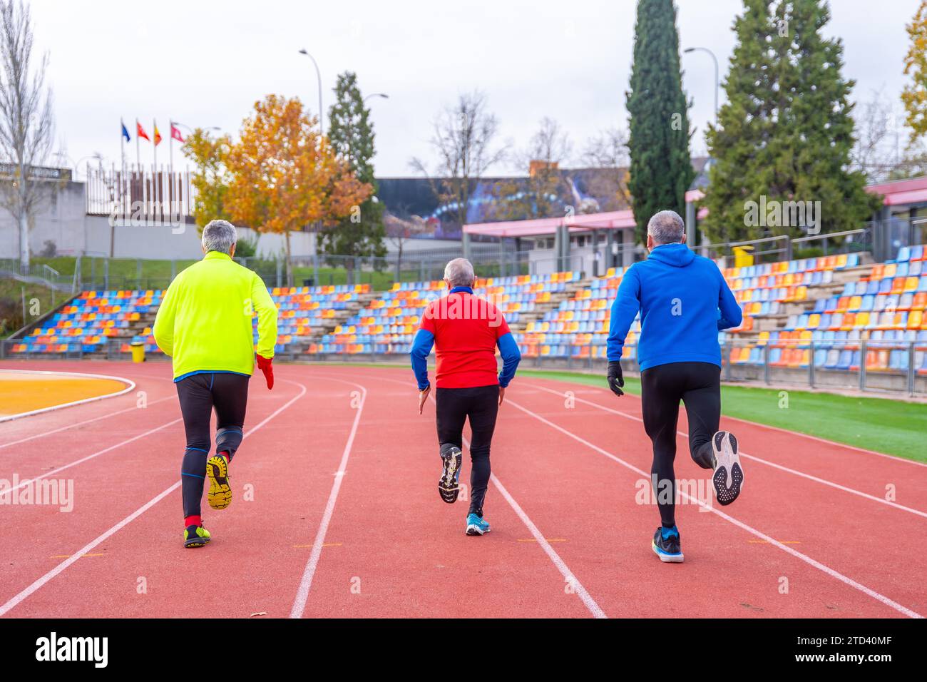 Sports people sprinting hi-res stock photography and images - Alamy