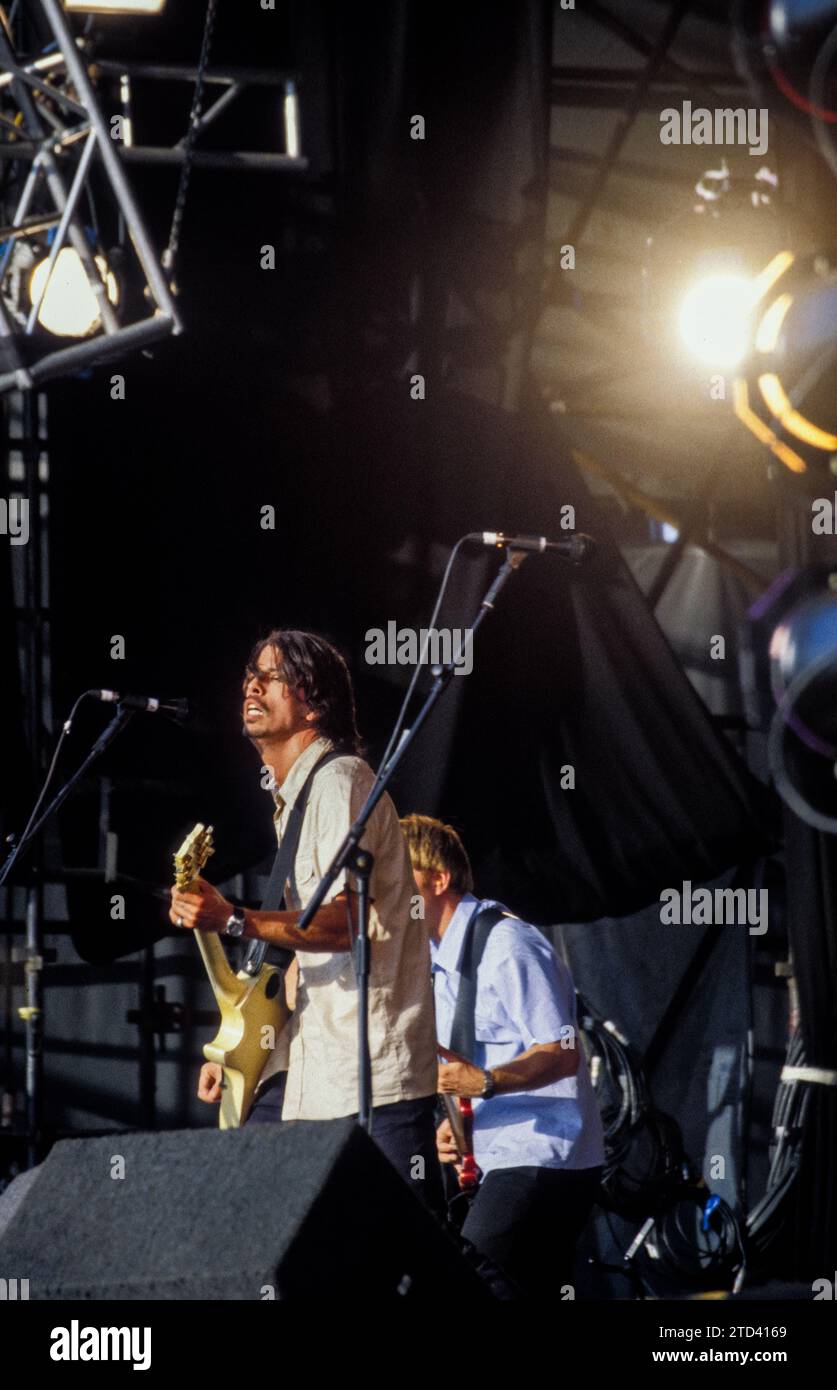Dave grohl 1998 hi-res stock photography and images - Alamy