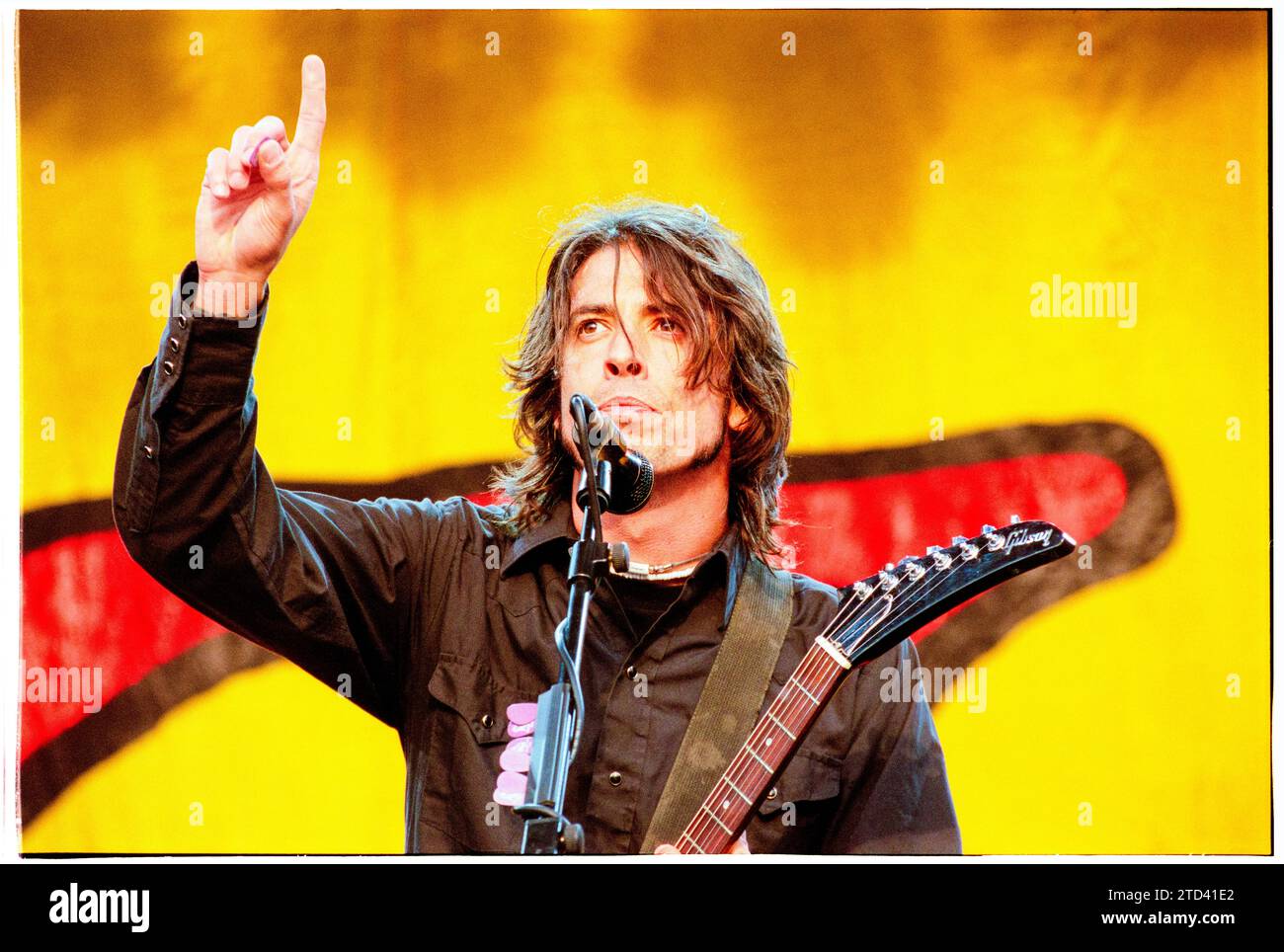 DAVE GROHL, FOO FIGHTERS, READING 2000: Dave Grohl of the Foo Fighters ...