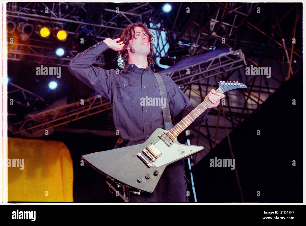 DAVE GROHL, FOO FIGHTERS, READING 2000: Dave Grohl of the Foo Fighters ...