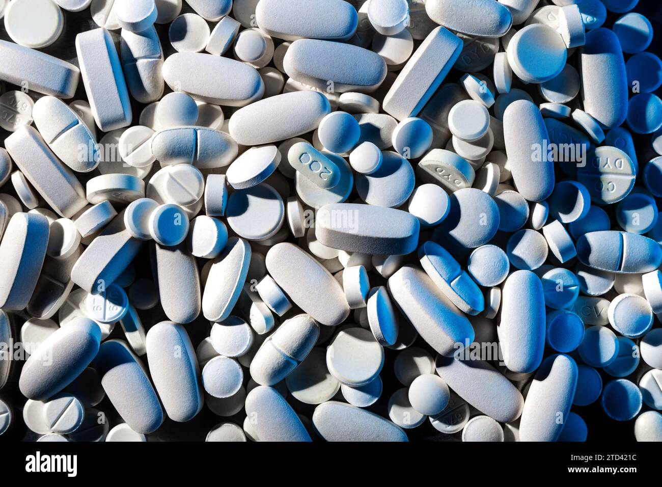 White pills and tablets, medication background Stock Photo - Alamy