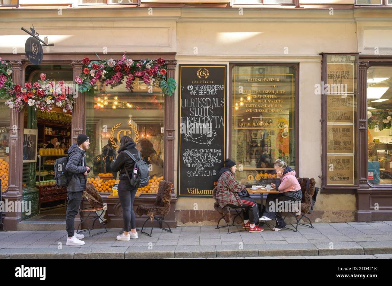 Cafe Schweizer, passers-by, tourists, Vaesterlanggatan alley, Old Town ...