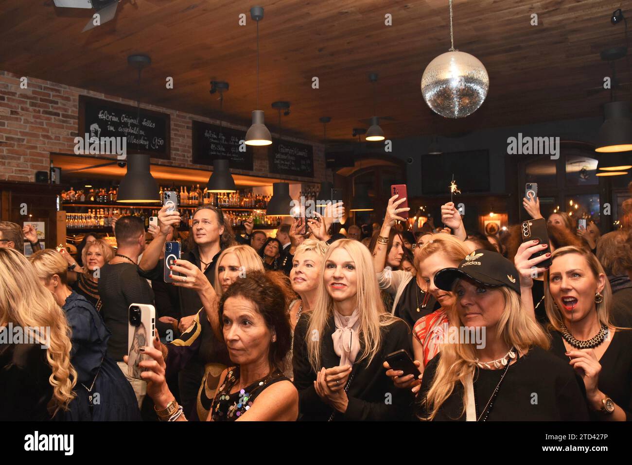 Gaeste Muenchen 15.12.2023 Hofbraeu Muenchen Leopoldstrasse Hugo Bachmaier Wirt Abschiedsparty ...