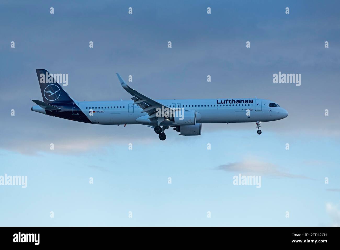 Lufthansa aircraft on approach, aeroplane, Gatwick Airport, London ...