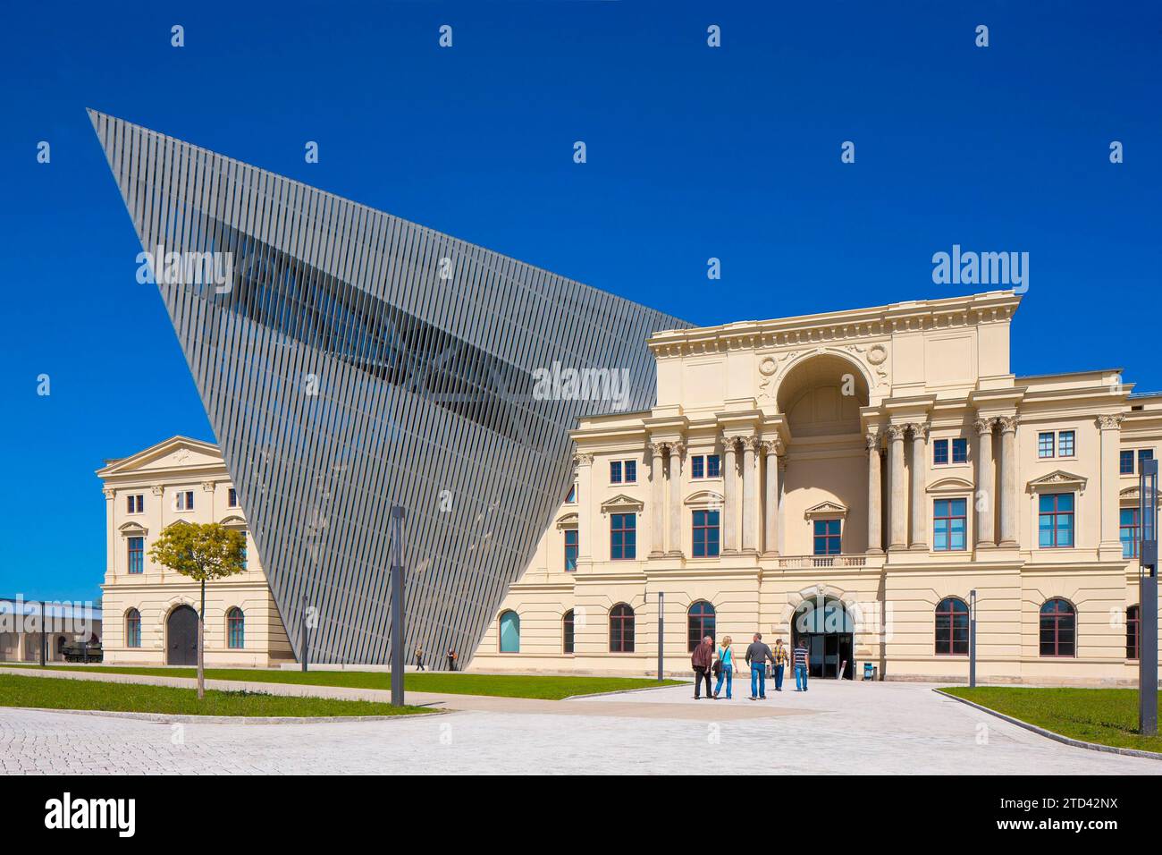 Attraction forces hi-res stock photography and images - Alamy