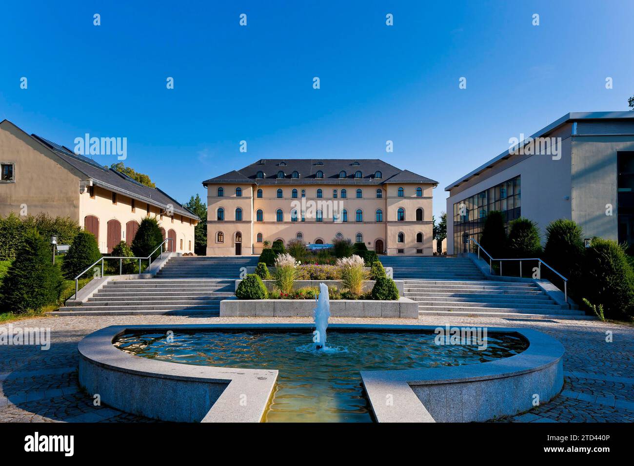 The Daetz Centre uses the building and park of the Lichtenstein castle ...
