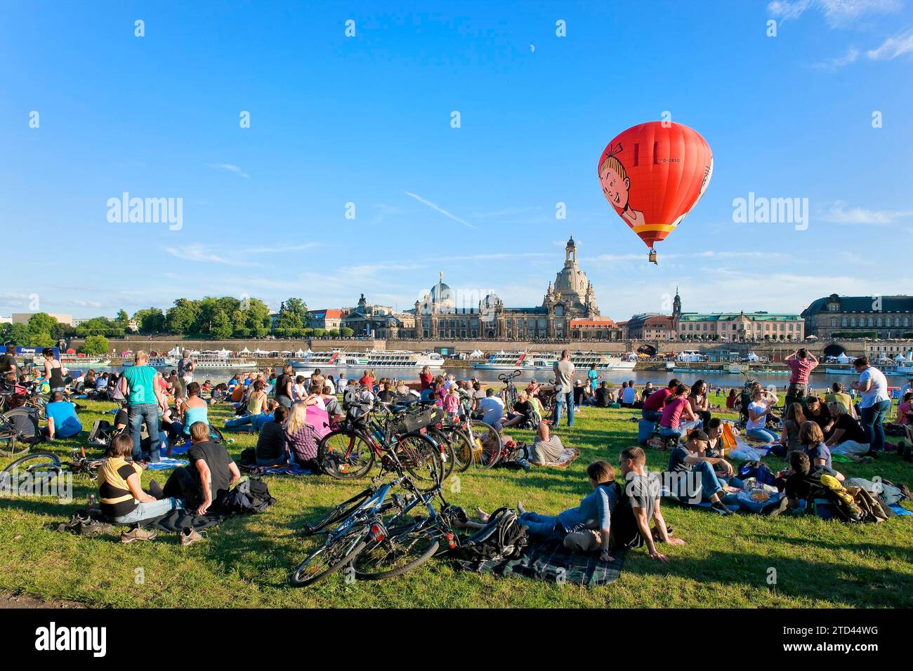Dresden silhouette View of Dresden's historic city centre from the ...