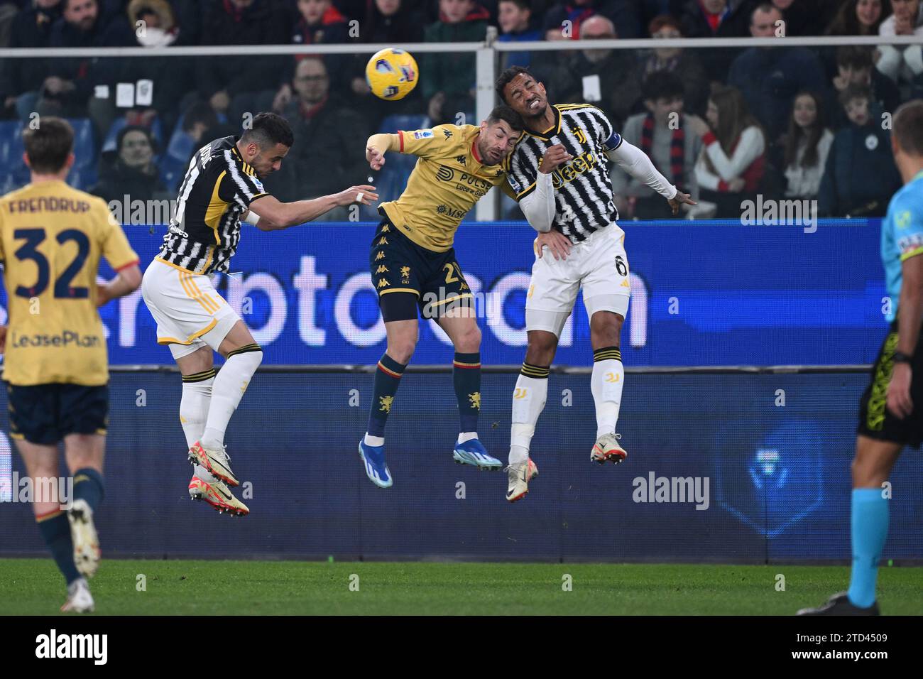 Filip Kostic (Juventus)Stefano Sabelli (Genoa)Danilo Luiz da Silva ...