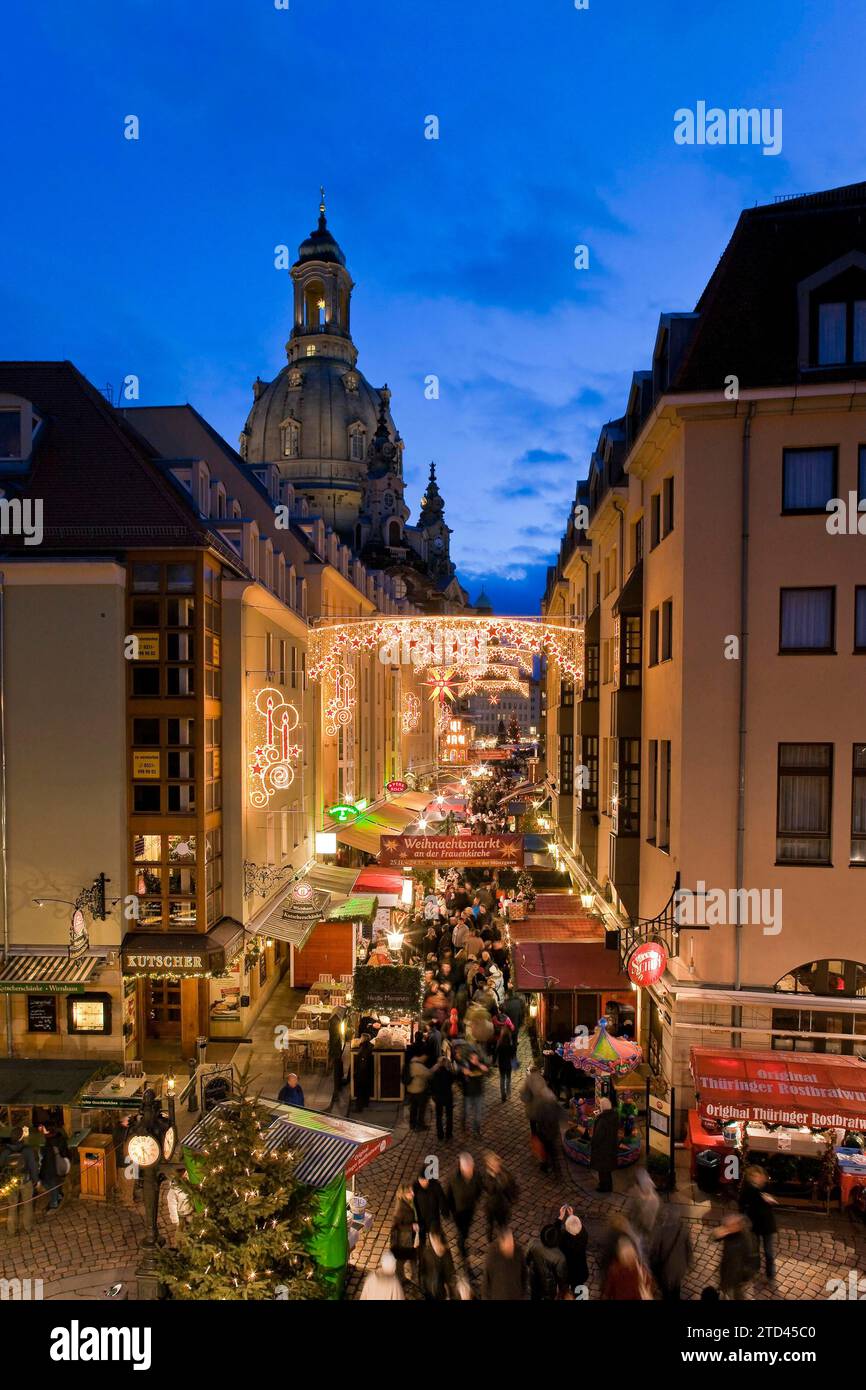 Christmas market in the Muenzgasse in Dresden's Old Town in the ...
