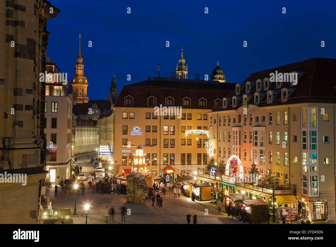 Christmas market in the Muenzgasse in Dresden's Old Town in the ...
