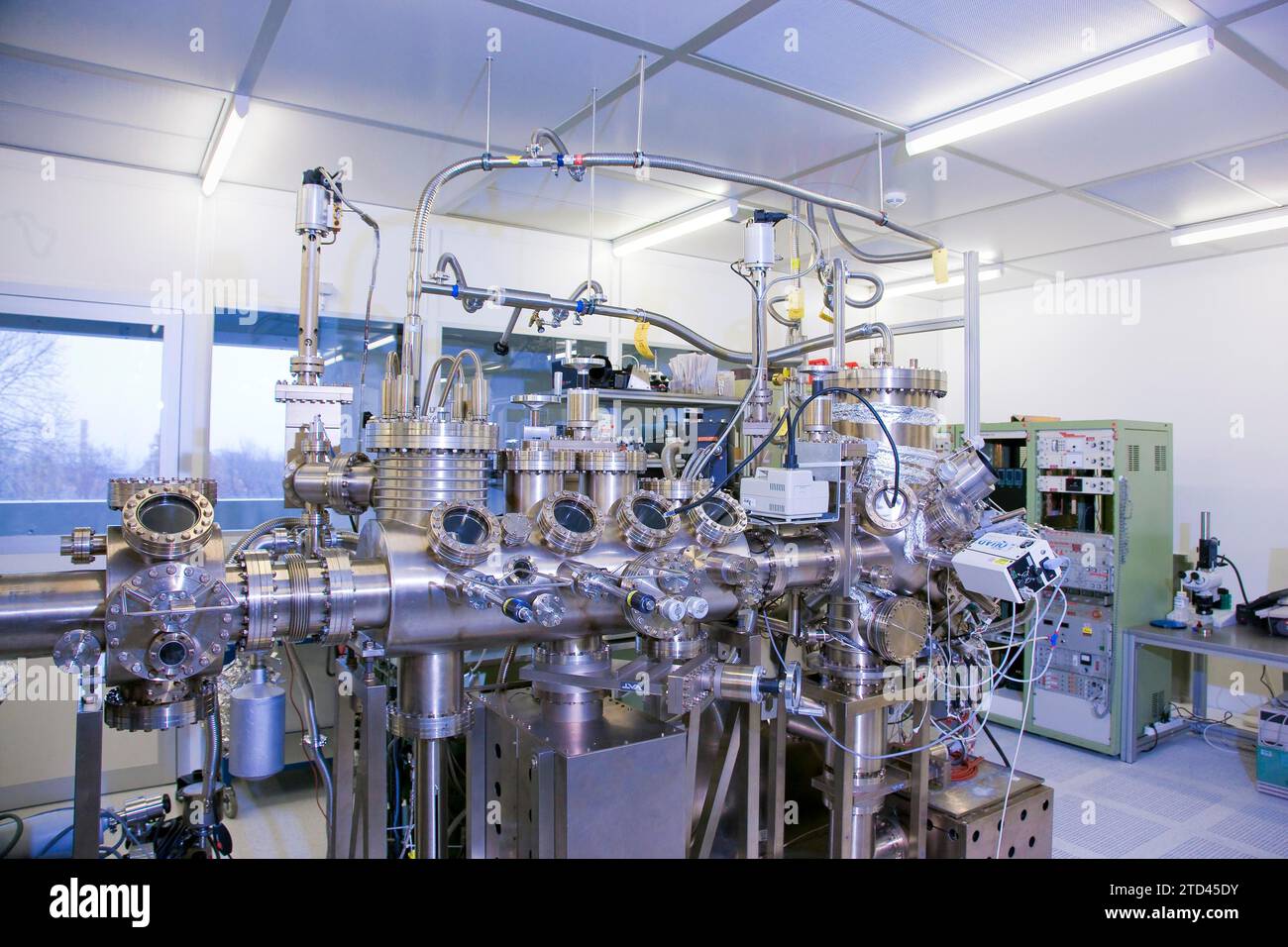 Semiconductor material hi-res stock photography and images - Alamy