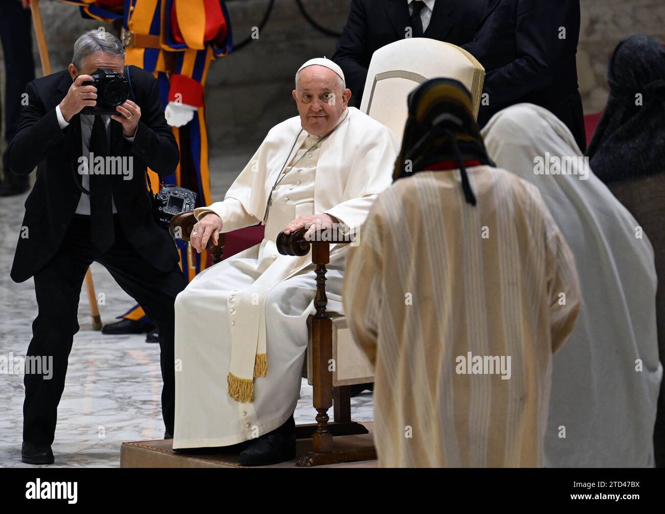 Pope Francis gives an audience to the participants of the live nativity ...
