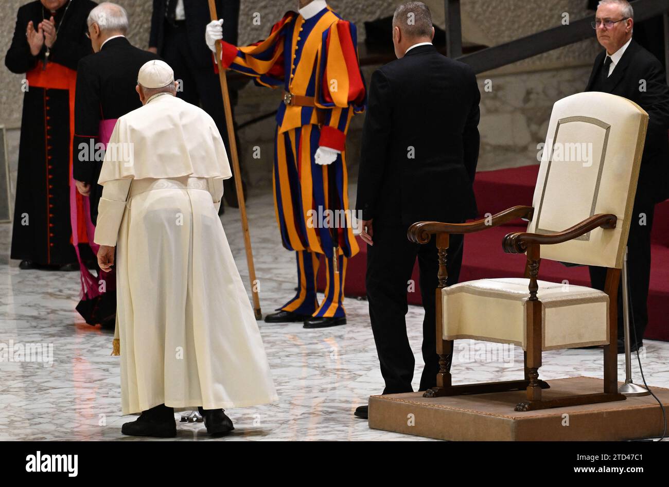 Pope Francis gives an audience to the participants of the live nativity ...