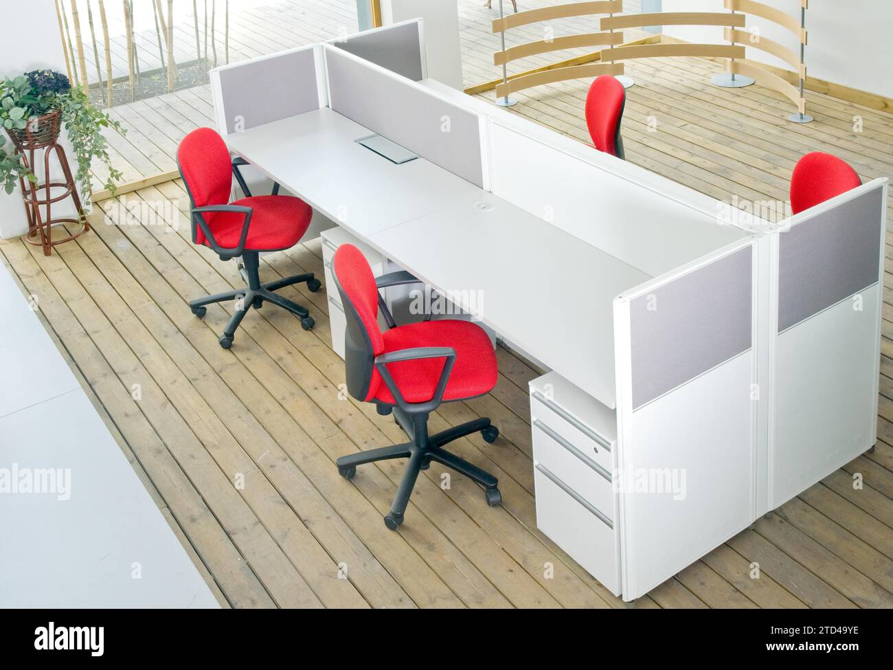 Cubicle desks hi-res stock photography and images - Alamy