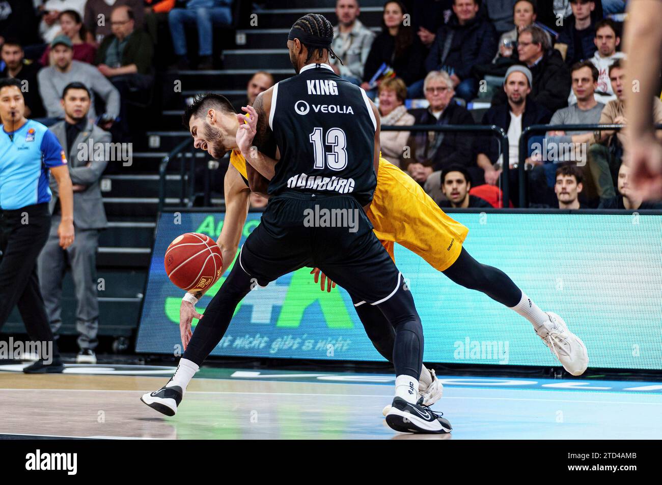 Georgios Kalaitzakis (Tigers Tuebingen, #16), Vincent V.J. King (Veolia ...
